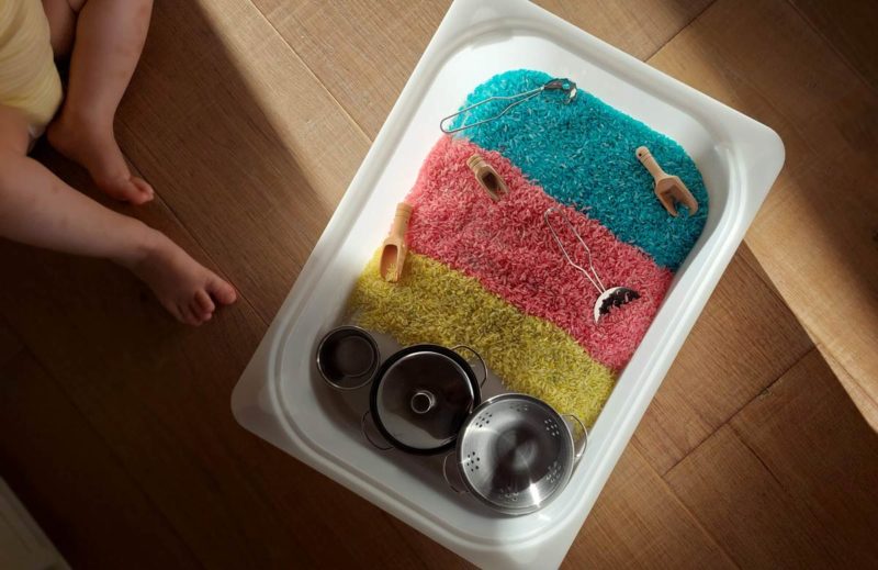 Bac sensoriel : le riz coloré - CamilleG